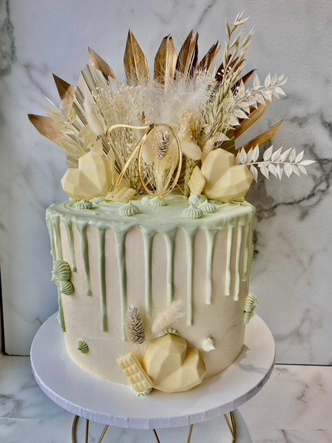 Enillydd ‘Yr Academi Felys’ i agor caffi newydd yn Oriel Môn